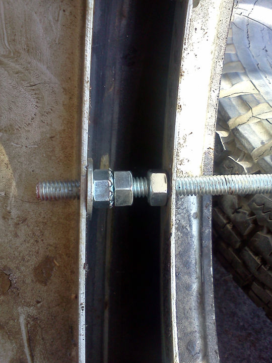 Modern Vespa : Split rim tire remover