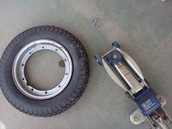 Modern Vespa : Split rim tire remover
