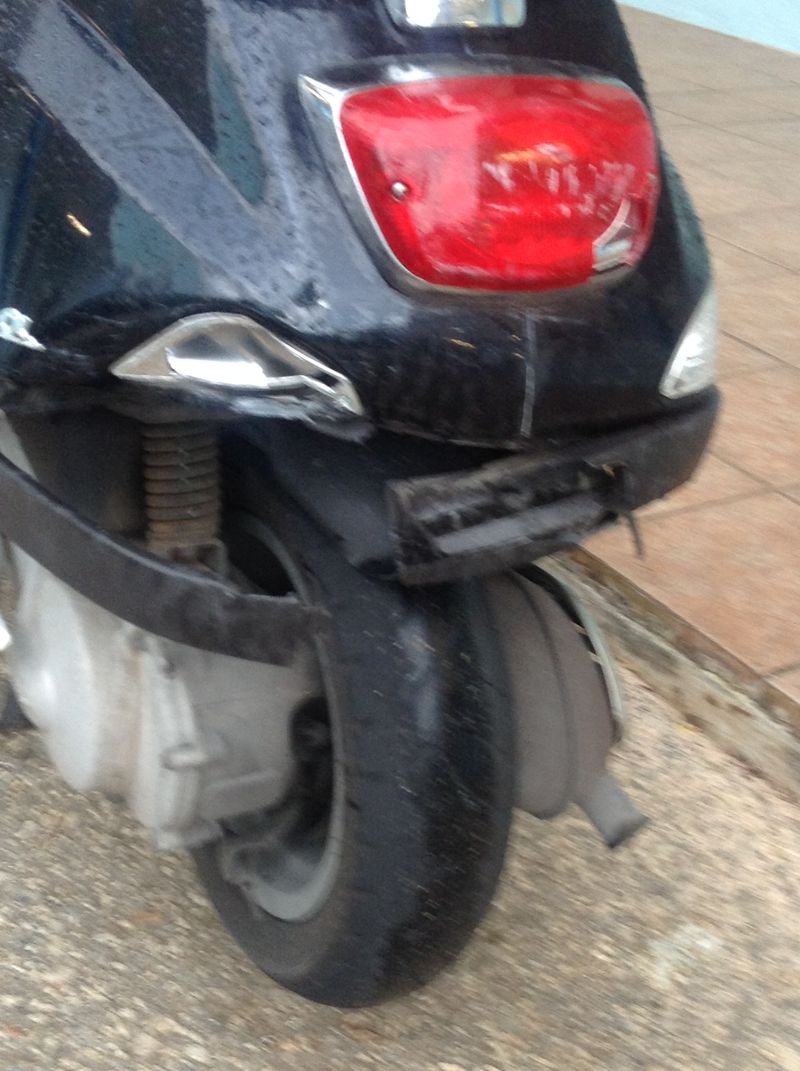 Modern Vespa : Accident - how bad is the damage?