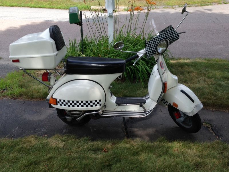 Modern Vespa : Top box or not (undecided)