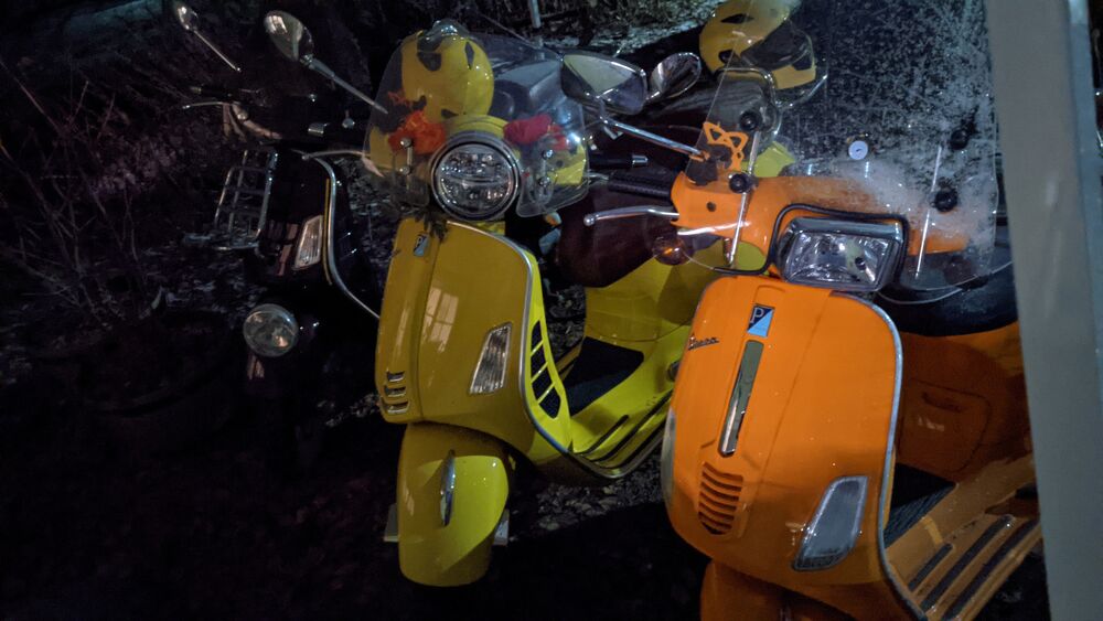 Modern Vespa : Alaska Vespa Tours