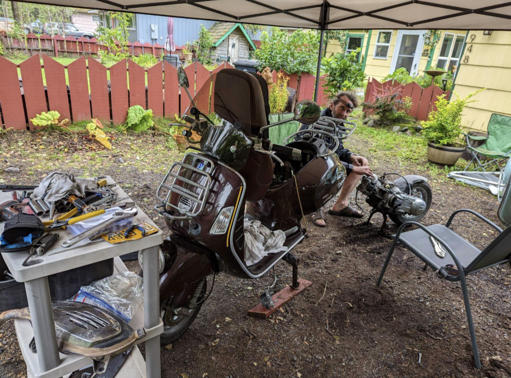 Modern Vespa : Oil leak repair