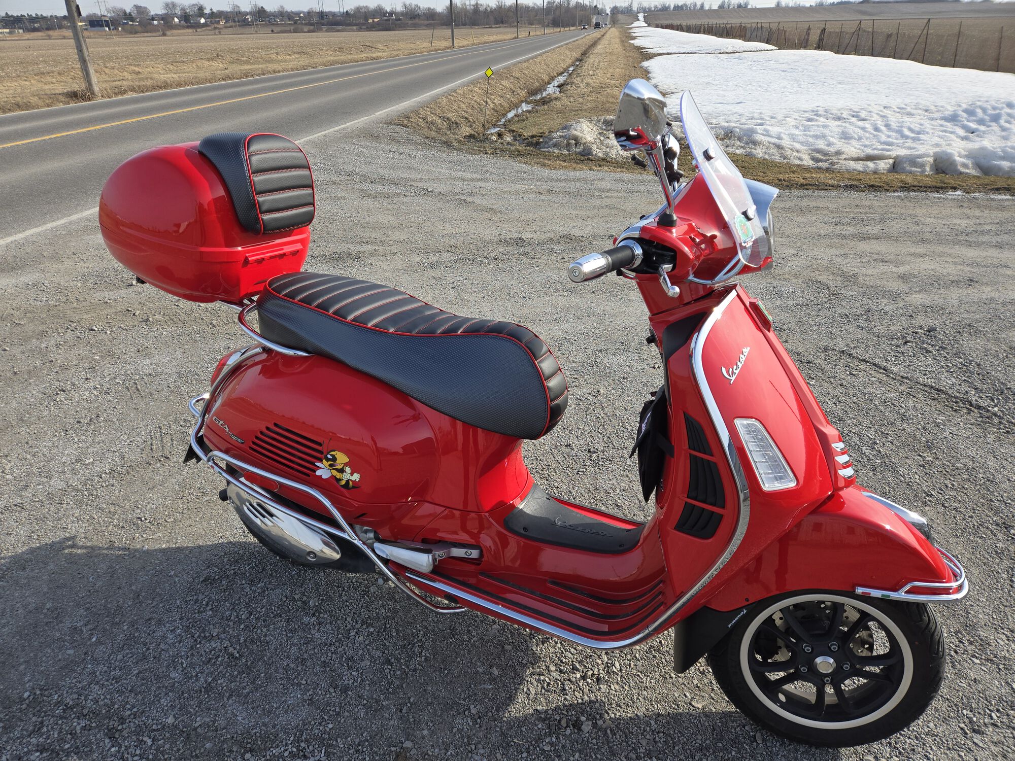 Modern Vespa : Cheeky seats!