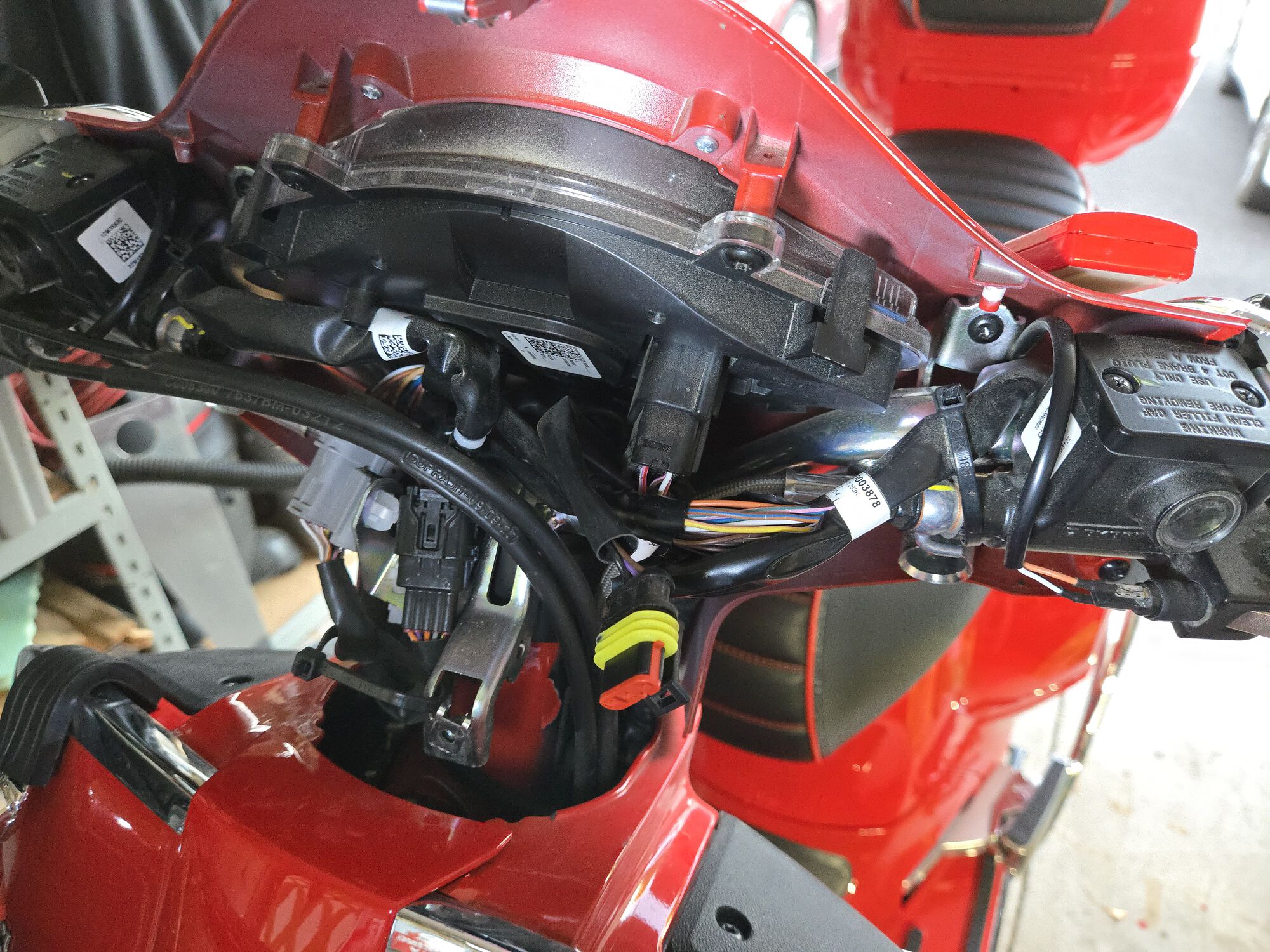 Modern Vespa : Adding extra turn signals to my Vespa 300 super