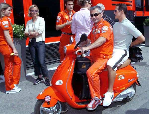 Modern Vespa : Pictures of the "Ferrari ET4"