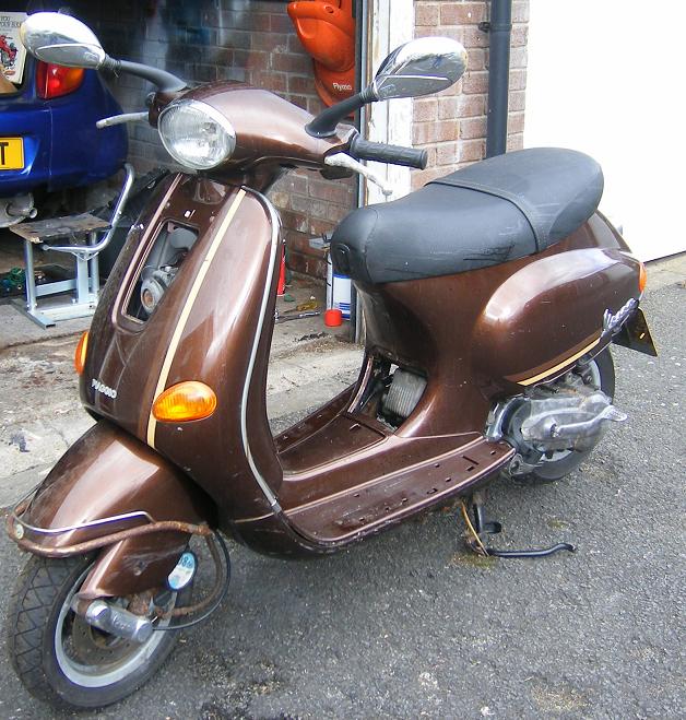 Modern Vespa : Chris, and the Poop-scoot