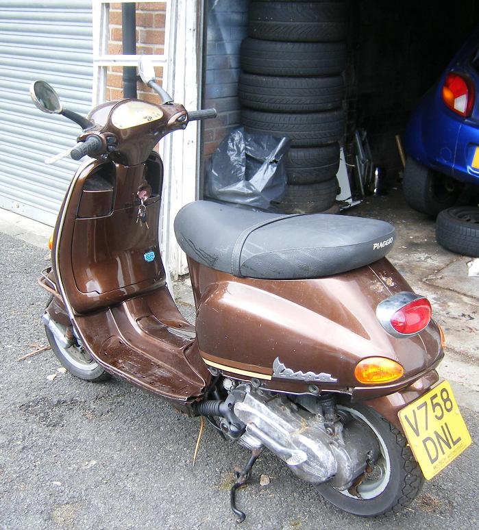Modern Vespa : Chris, and the Poop-scoot