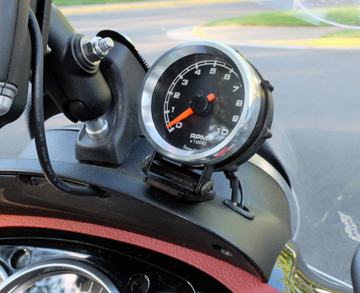 Modern Vespa : Why no tachometer?