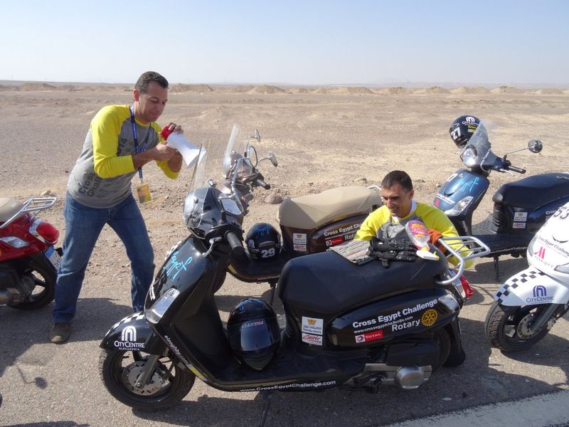Modern Vespa : Cross Egypt Challenge