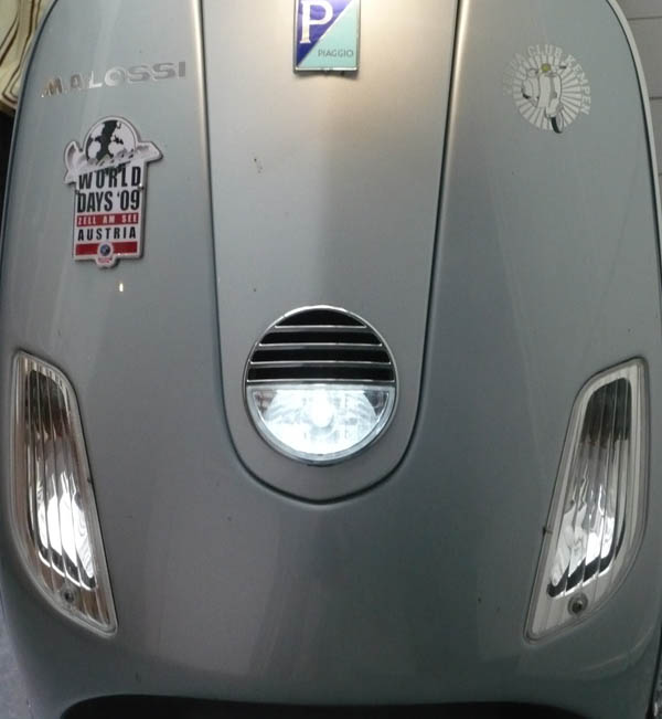 Modern Vespa : Ultrabright LED in GTS noselamp?