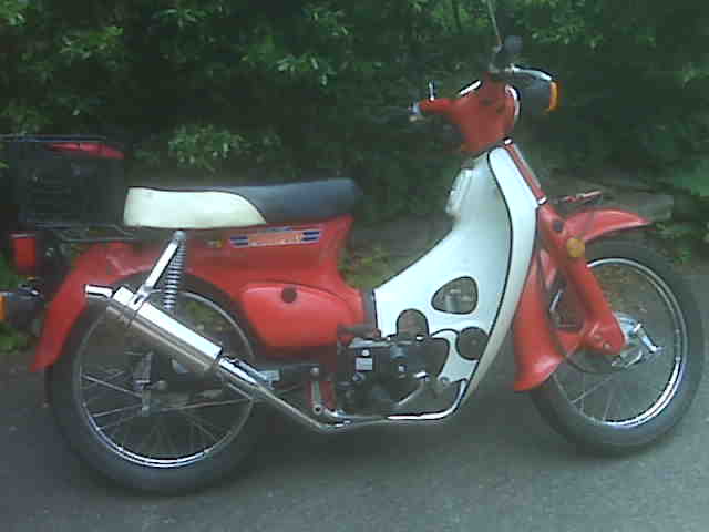 Modern Vespa : Honda Cub. Yes I know we have seen this before.