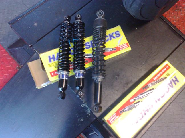 Modern Vespa : New rear shocks