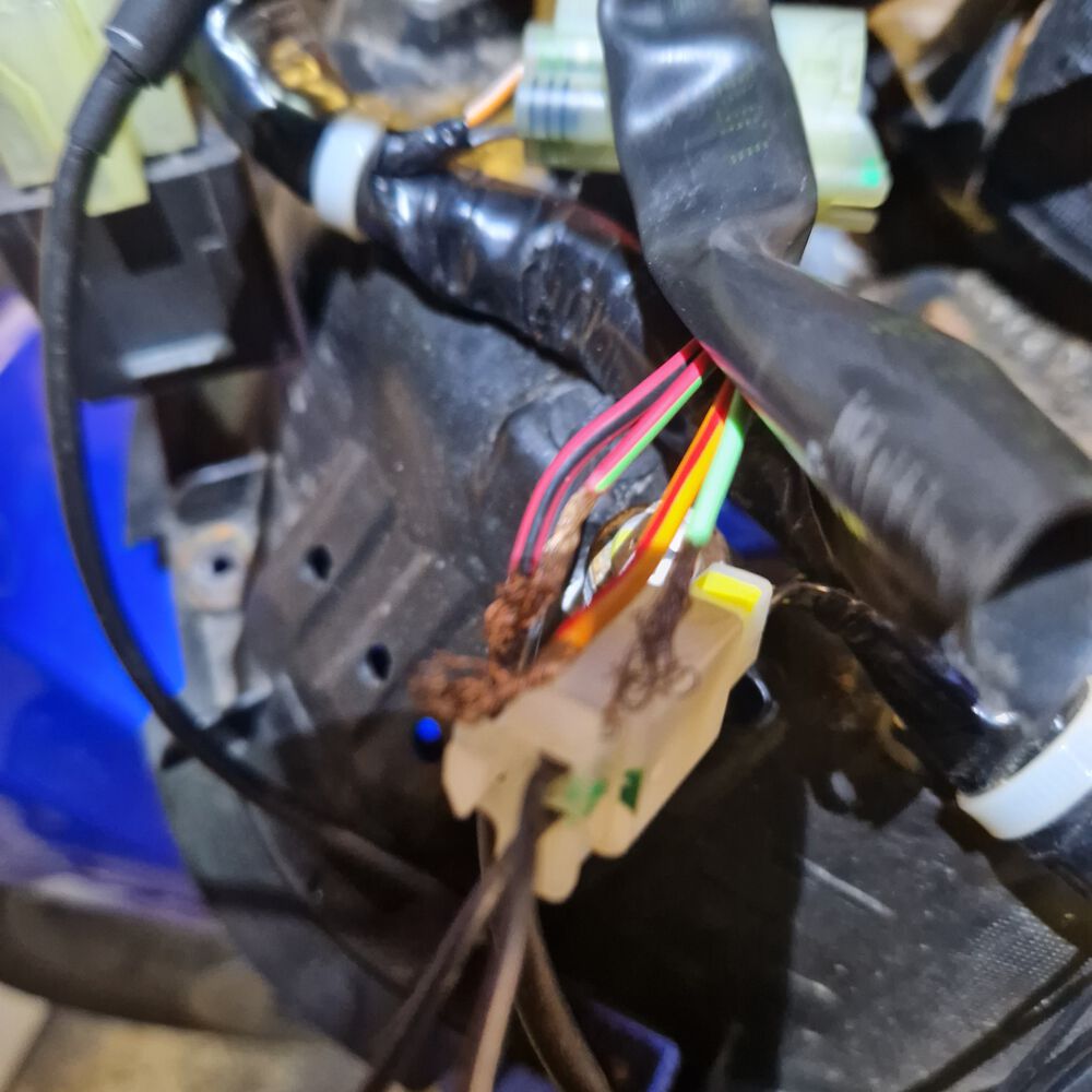 Modern Vespa : Piaggio Medley 125 2016 ignition wiring