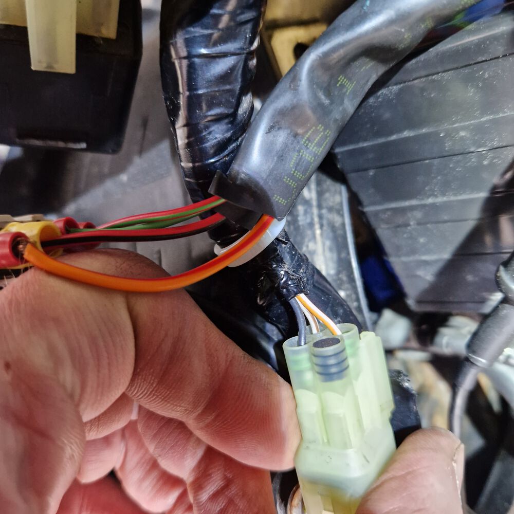 Modern Vespa : Piaggio Medley 125 2016 ignition wiring