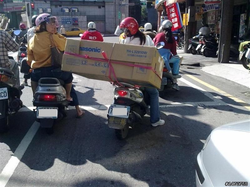 Modern Vespa : Let's see those fully loaded scooters!