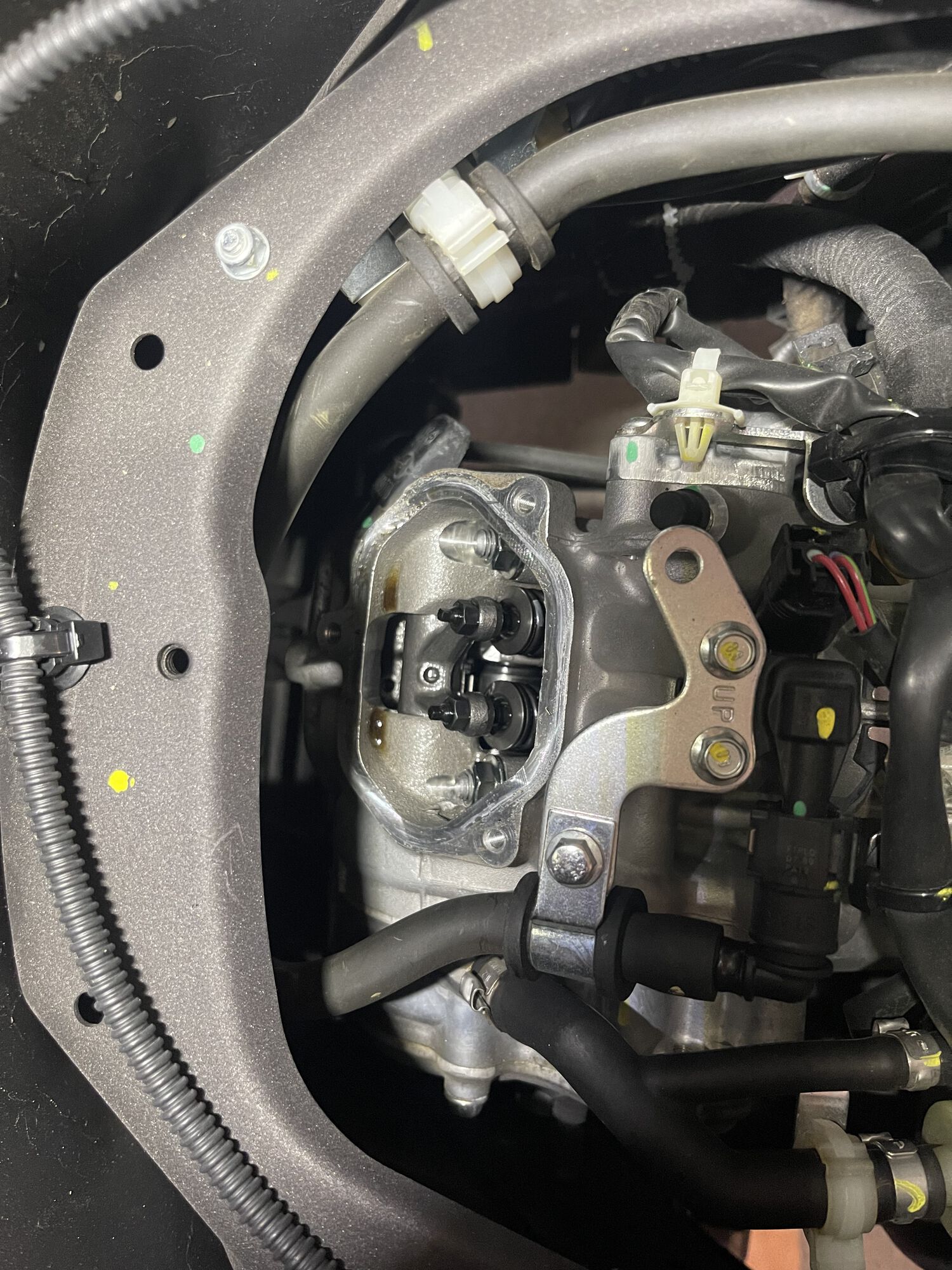 Modern Vespa : Valve adjustment GTS125 I-get