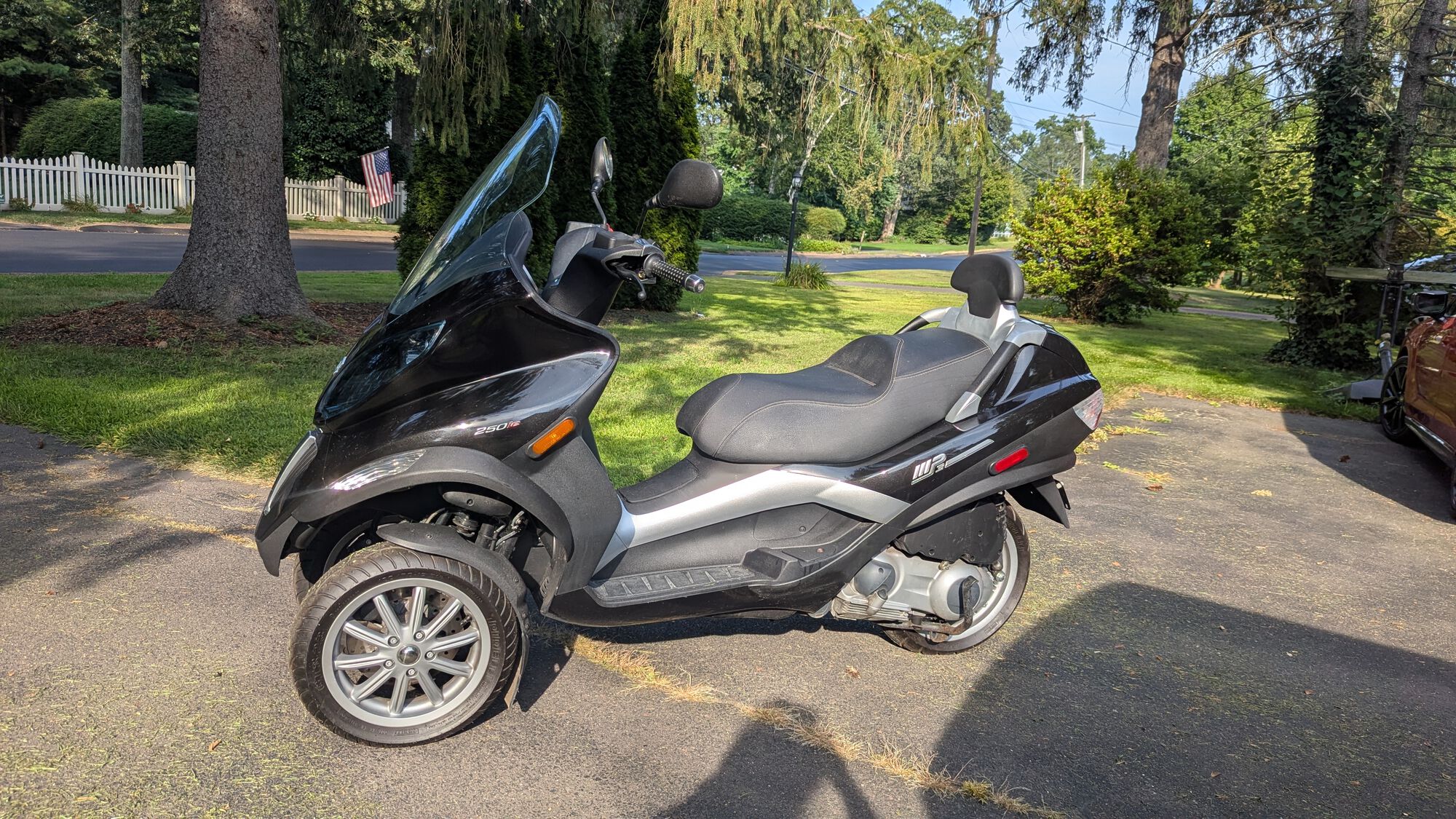 Modern Vespa : [Harford County, CT, USA] 2009 Piaggio MP3 250