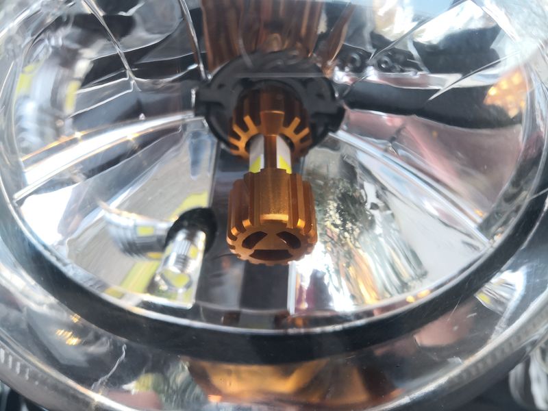Modern Vespa : LED headlight bulb for LX