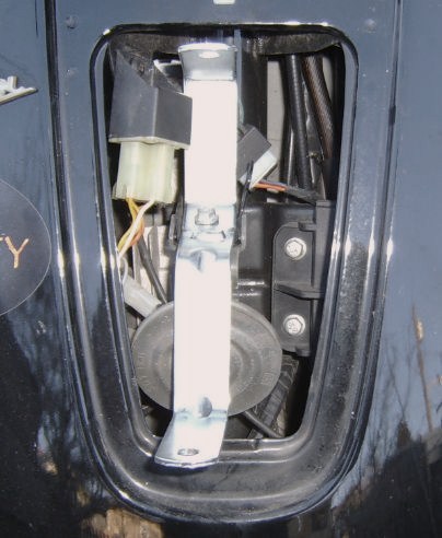 Modern Vespa : ET4 front racks (need installation help)