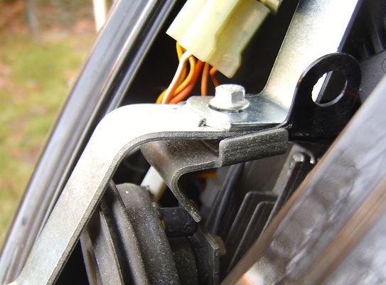 Modern Vespa : ET4 front racks (need installation help)