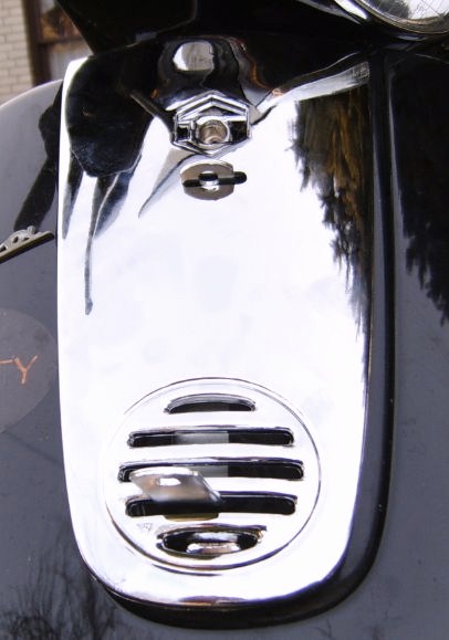 Modern Vespa : ET4 front racks (need installation help)