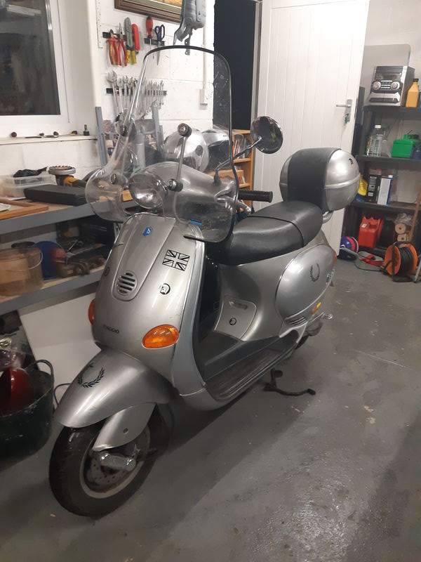 Modern Vespa : ET2 Colour