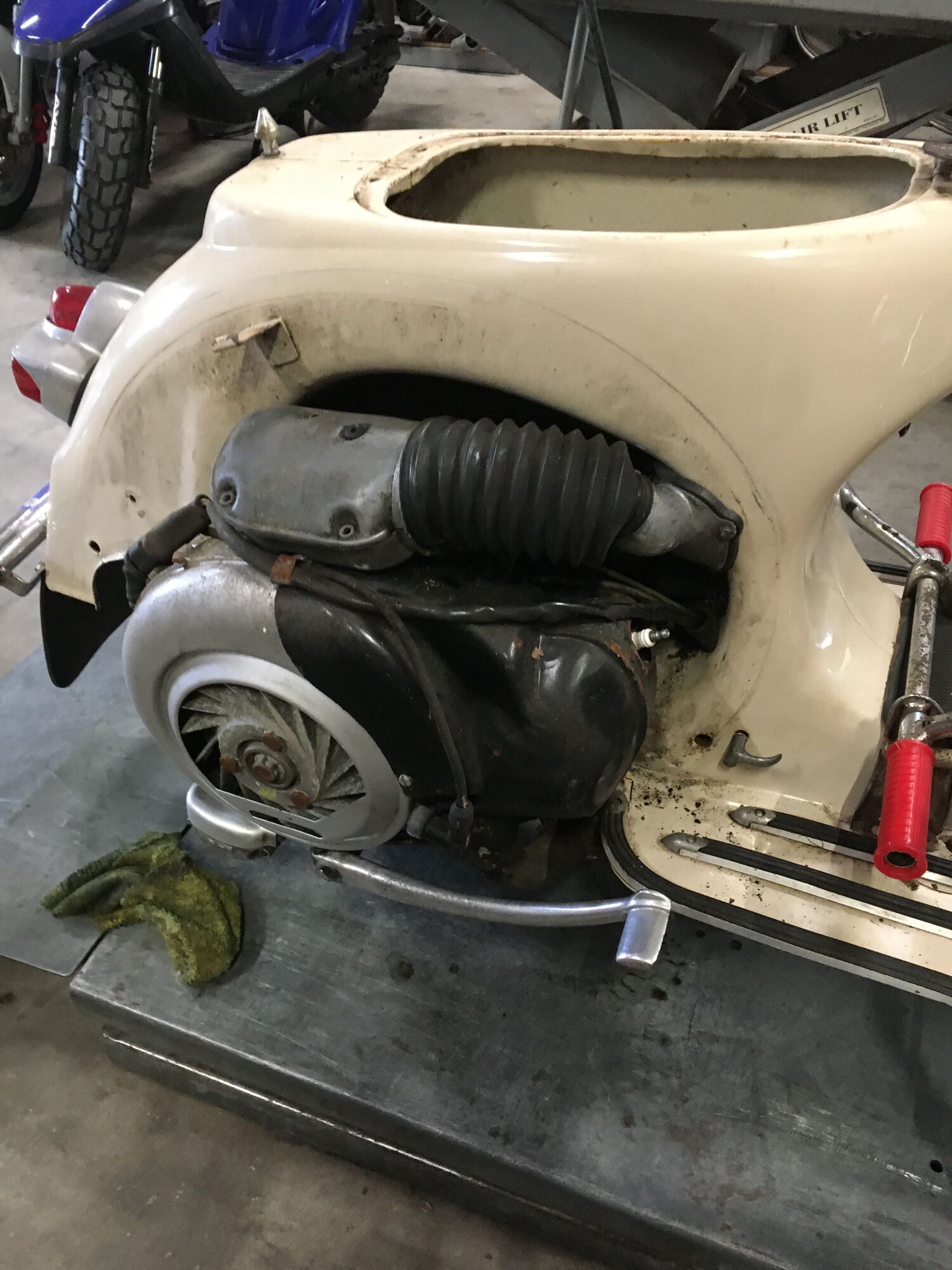 Modern Vespa : What's cheap way to ship GS 160