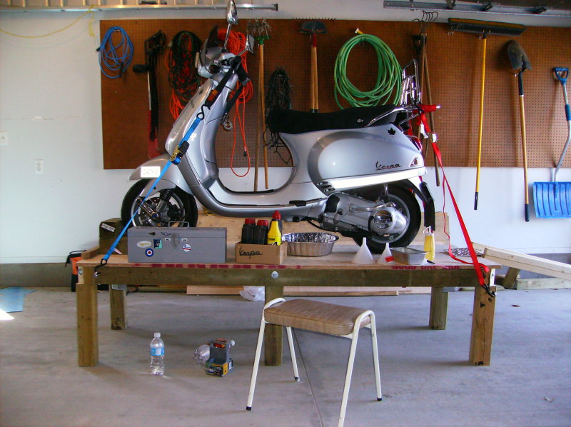 Modern Vespa : Joint Venture scooter-bench