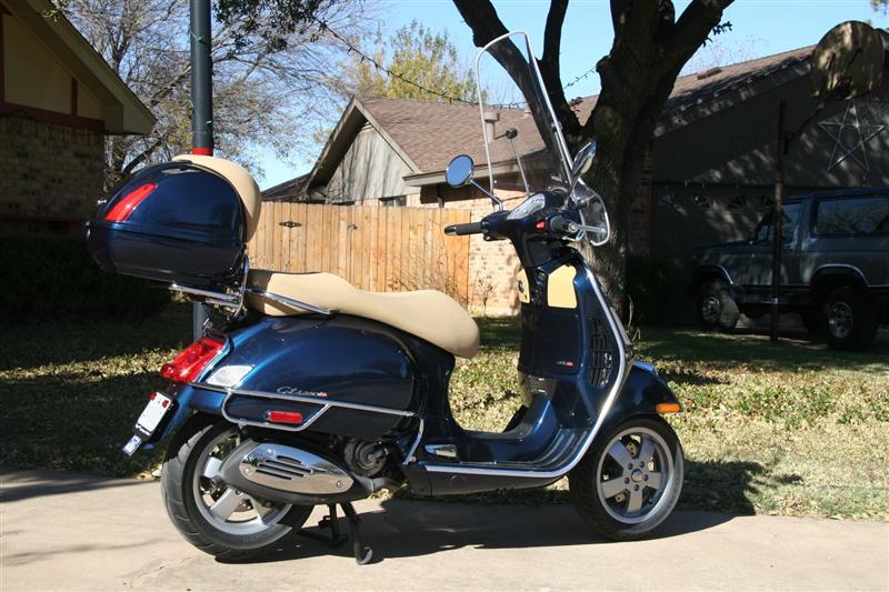 Modern Vespa : show us your gts scooters with the rear crash bars on.