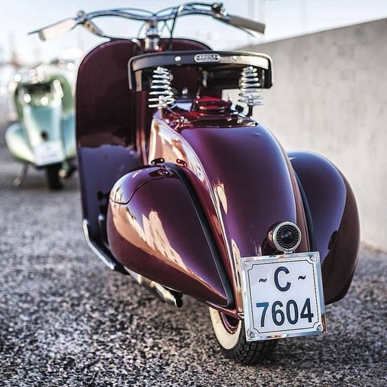 Modern Vespa : Streamline, Art Deco, Aerodynamic Scoots & Motorcycles