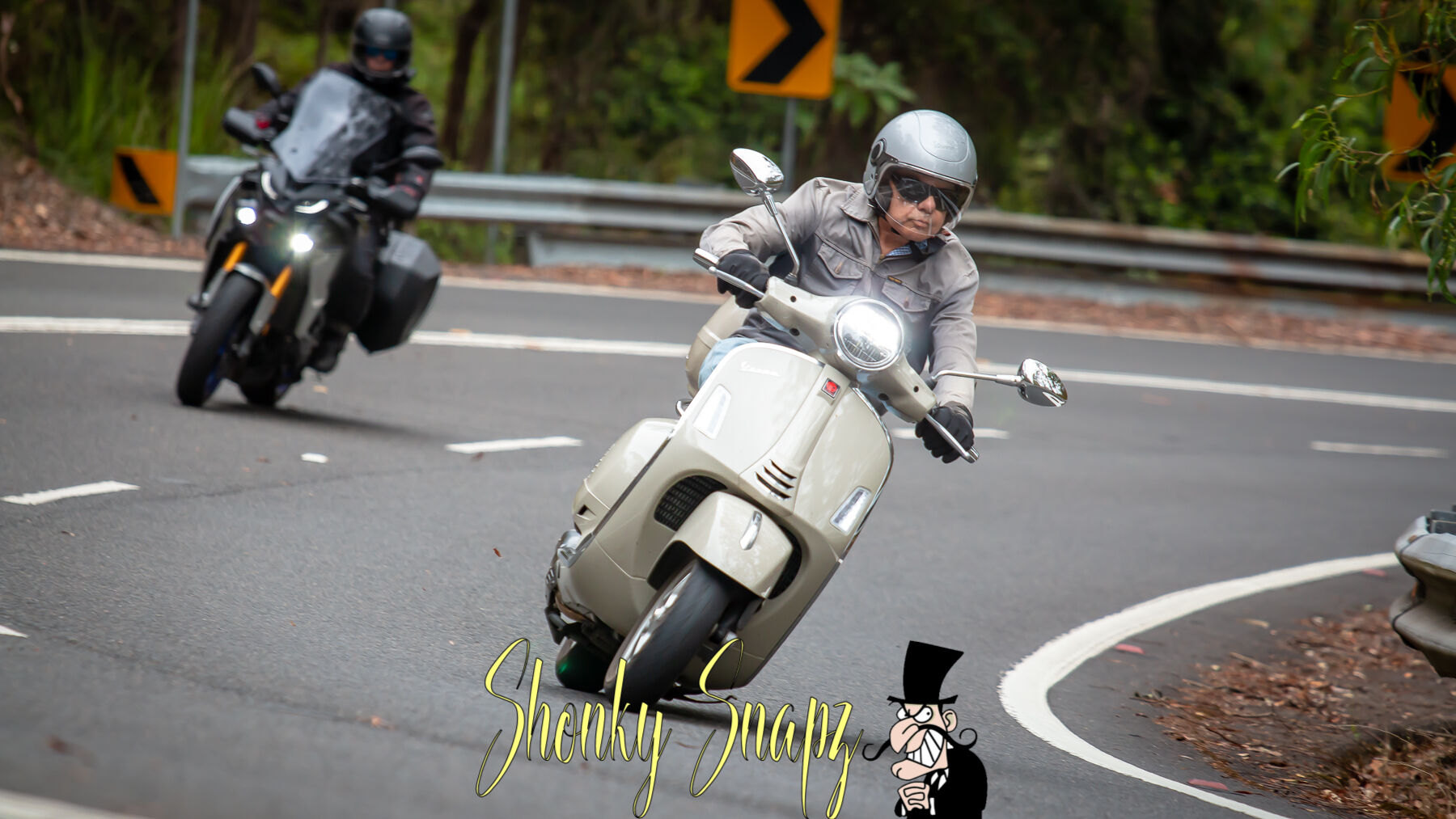 Modern Vespa : Caught in the act!