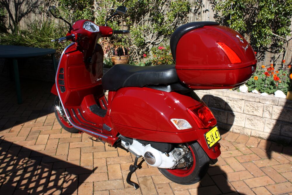 Modern Vespa : GT200 UGLY STOCK REAR RACK