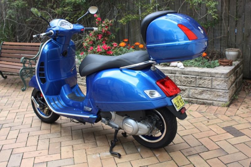 Modern Vespa : Bluebird - my beautiful blue Vespa GTS300