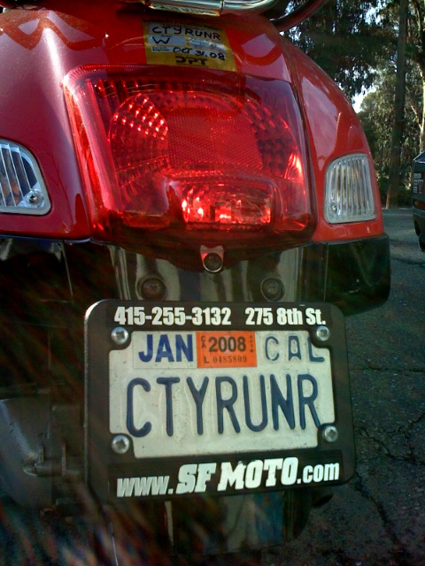Modern Vespa : Personalized Plates