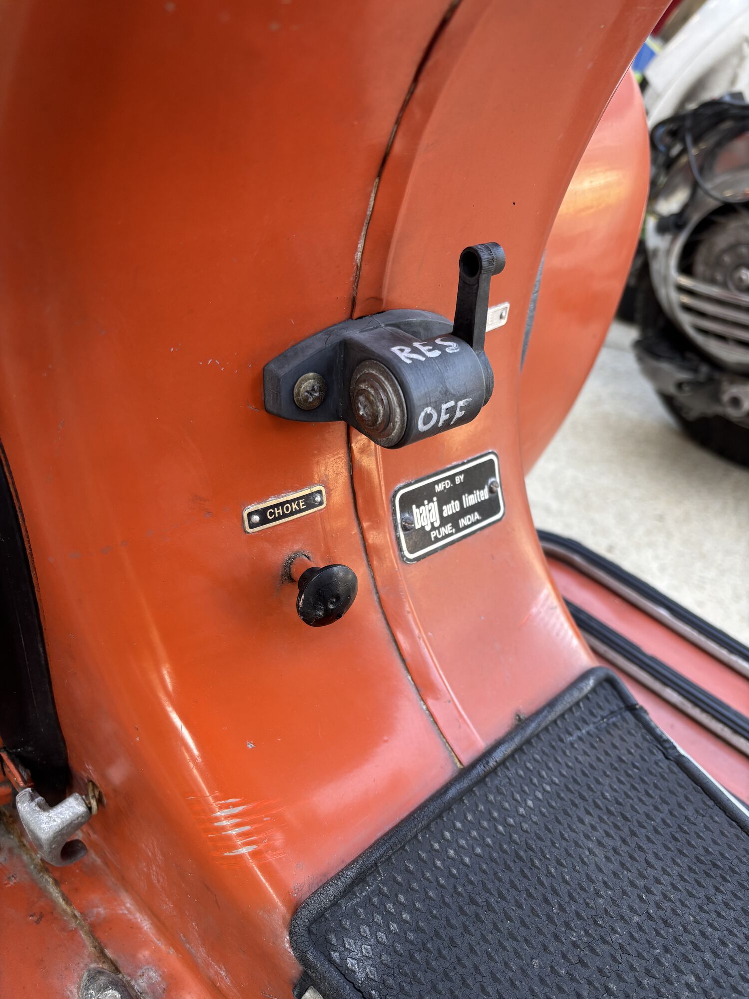 Modern Vespa : New Scooter- '80 Bajaj Chetak