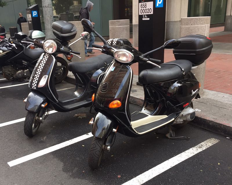 Modern Vespa : 2004 ET4 Slow off the line