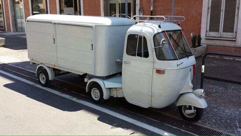 Modern Vespa : Vintage Piaggio Factory Pics