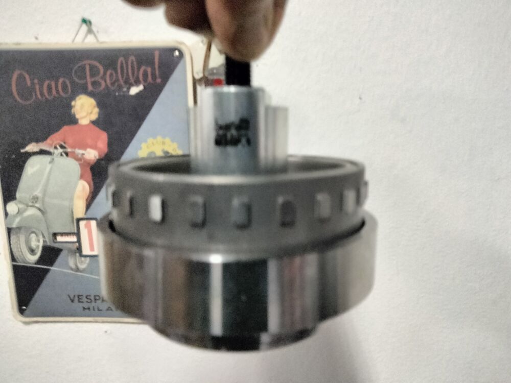 Modern Vespa : Vespa GTS Buzzetti Flywheel Puller Tool Too Large??