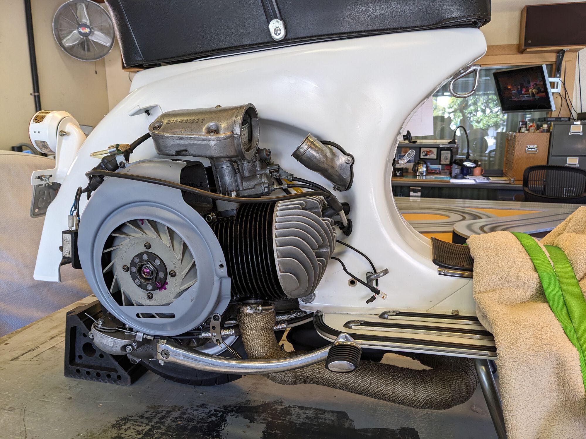 Modern Vespa : Gee, why can't I jet in my bike