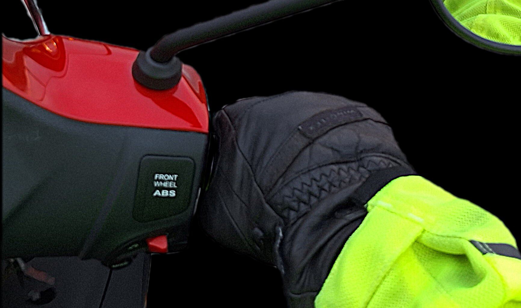 Modern Vespa : Liberty 150 touchy kill switch