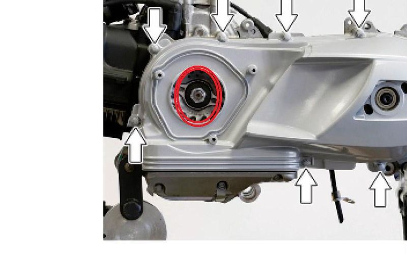 Modern Vespa : Rotating the i-Get engine to TDC for valves