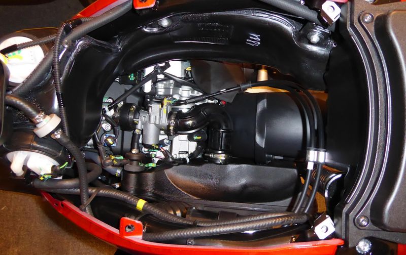 Modern Vespa : Engine bay look & Iridium in new LIBERTY