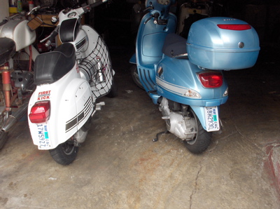 Modern Vespa : Vertical License Plate