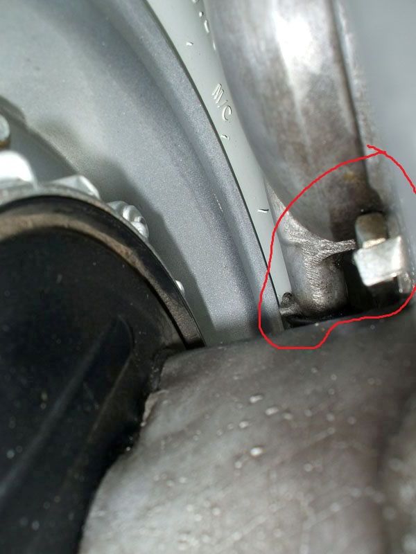 Modern Vespa : OIL LEAK problem(with pics).Experienced Vespa riders,HELP!