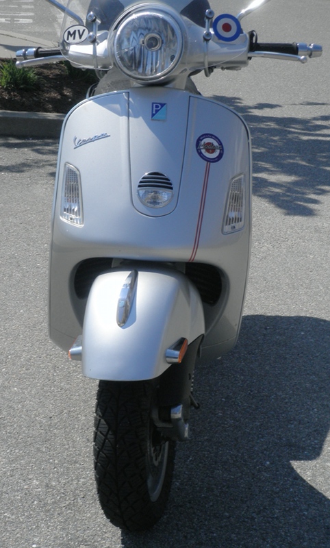 Modern Vespa : Here's Little Bug in full Modern Vespa Livery.