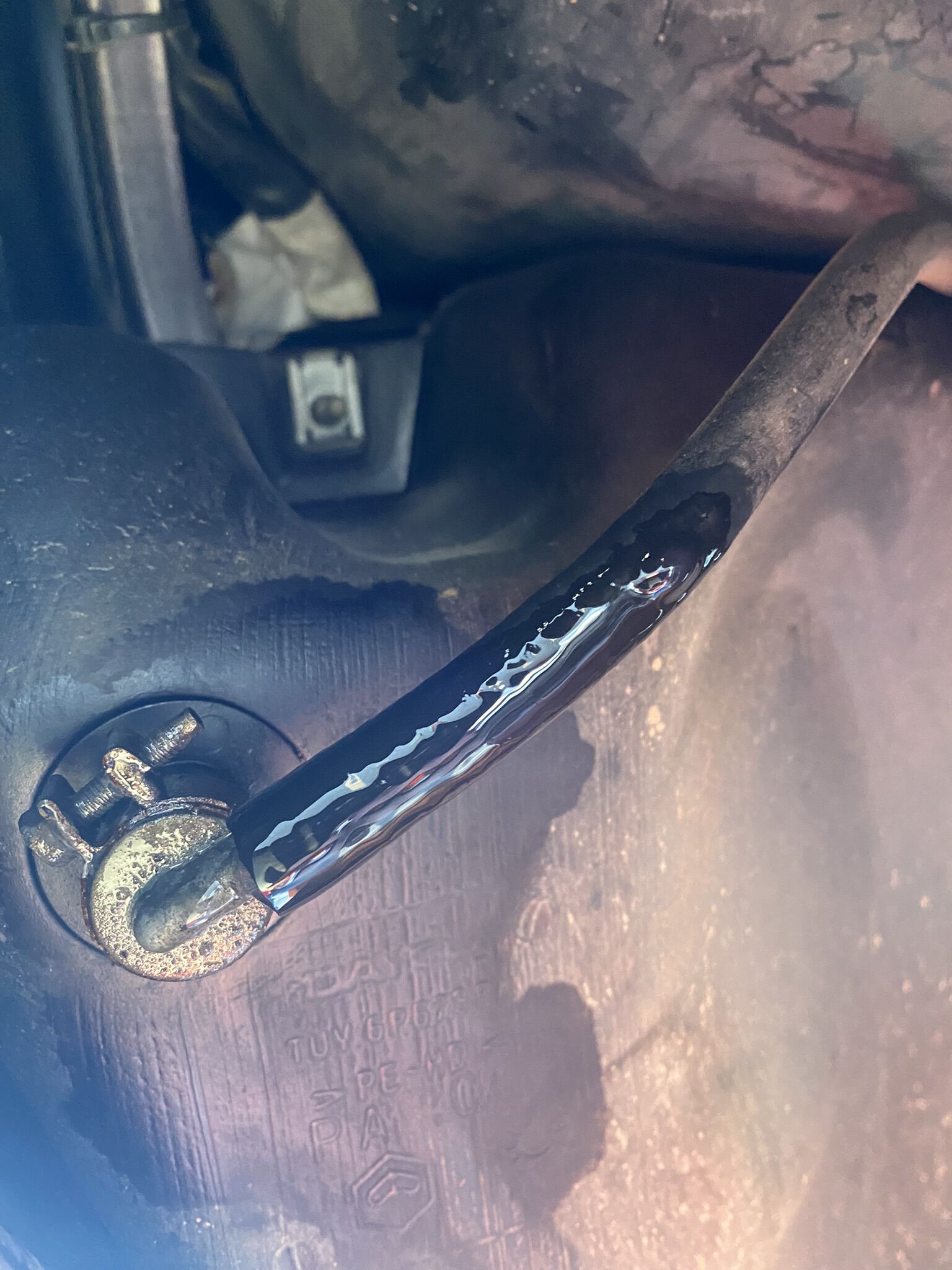 Modern Vespa : LX Fuel leak-leaking onto exhaust