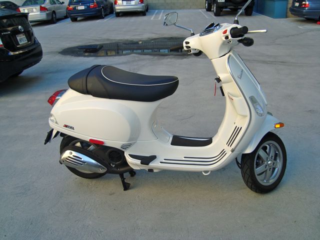 Modern Vespa : F/S 08 Vespa S 150 White 1,700 mi - Los Angeles ($3,000 obo)