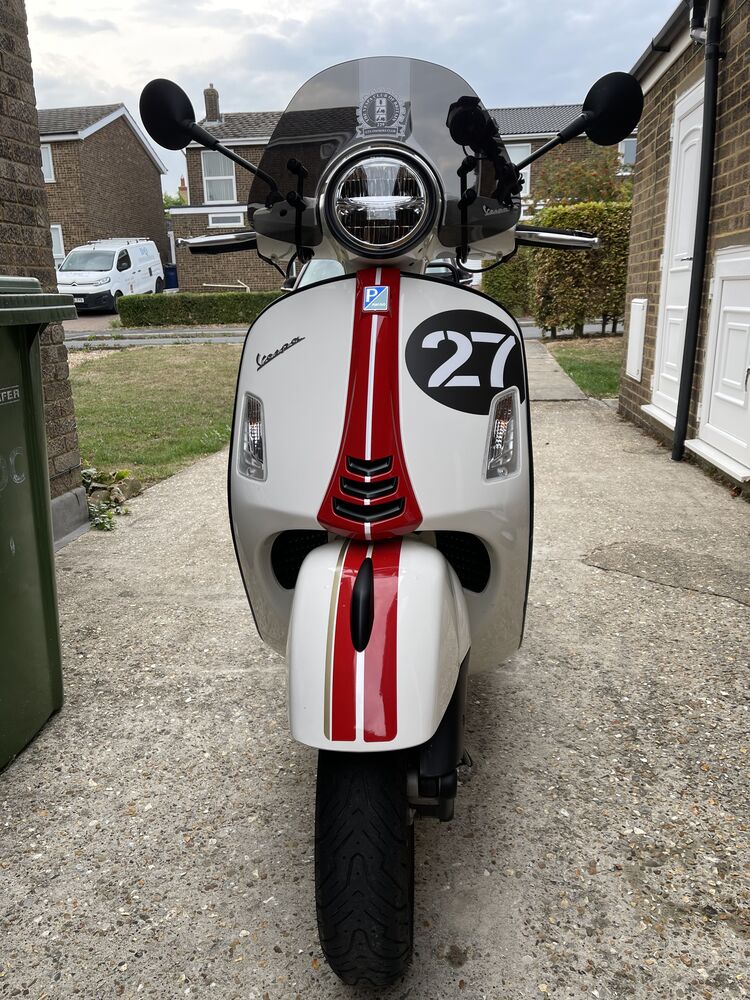 Modern Vespa : 2021 GTS HPE 300