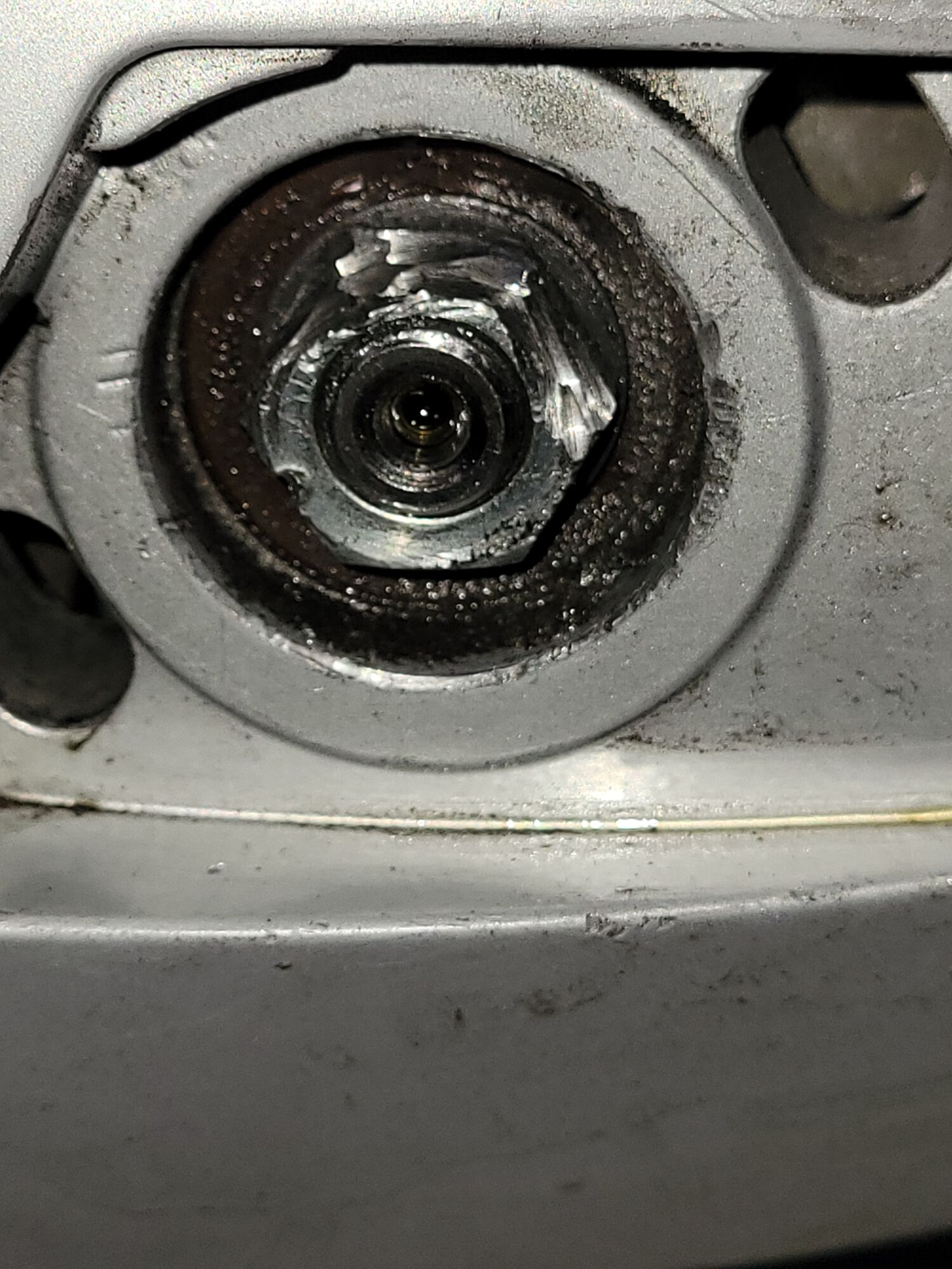 Modern Vespa : Clutch nut seized on shaft