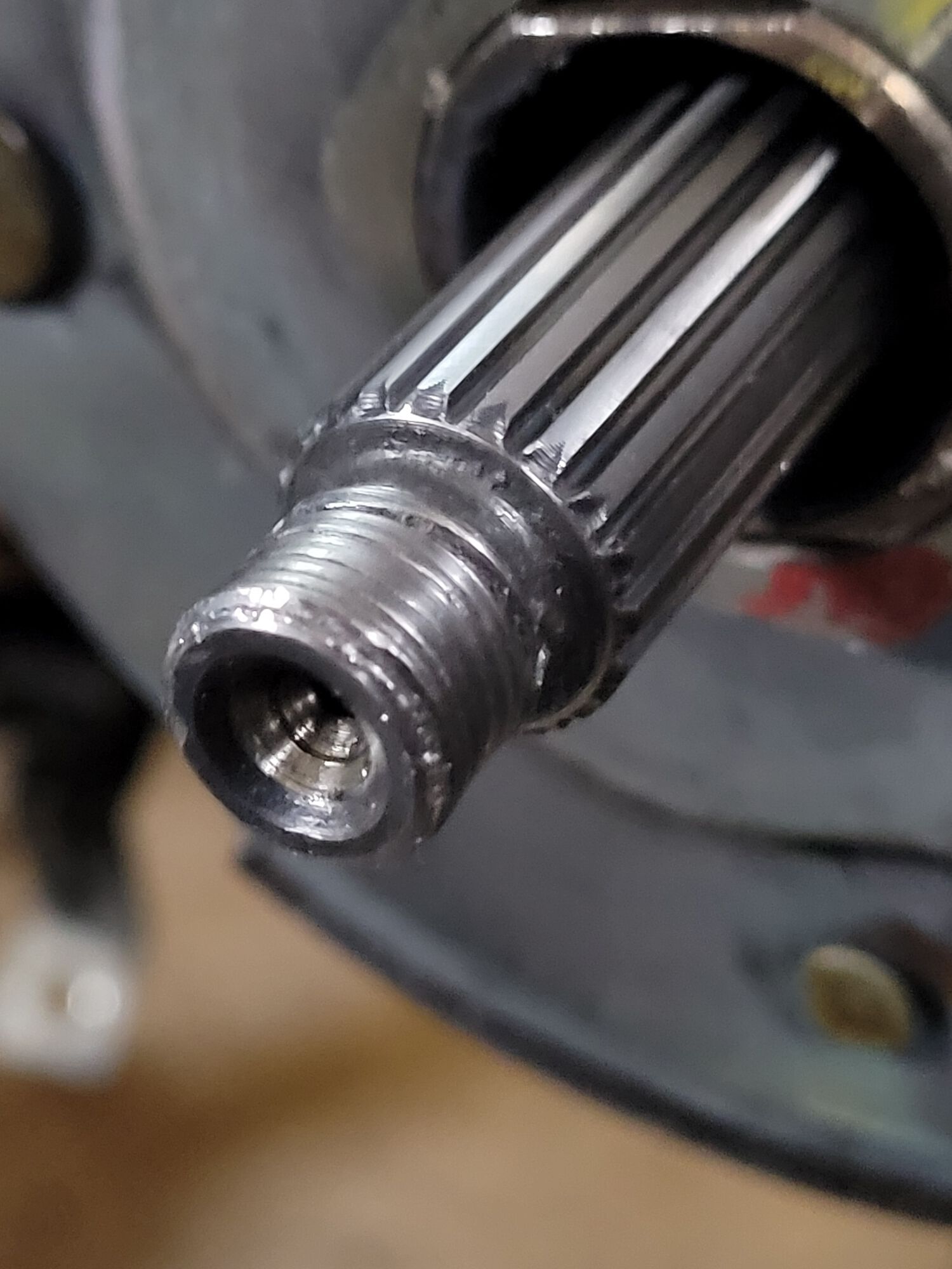 Modern Vespa : Clutch nut seized on shaft